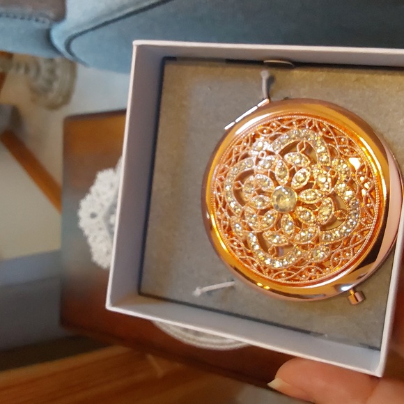 Liz Claiborne | Accessories | Liz Claiborne Liz Core Box Rose Gold ...